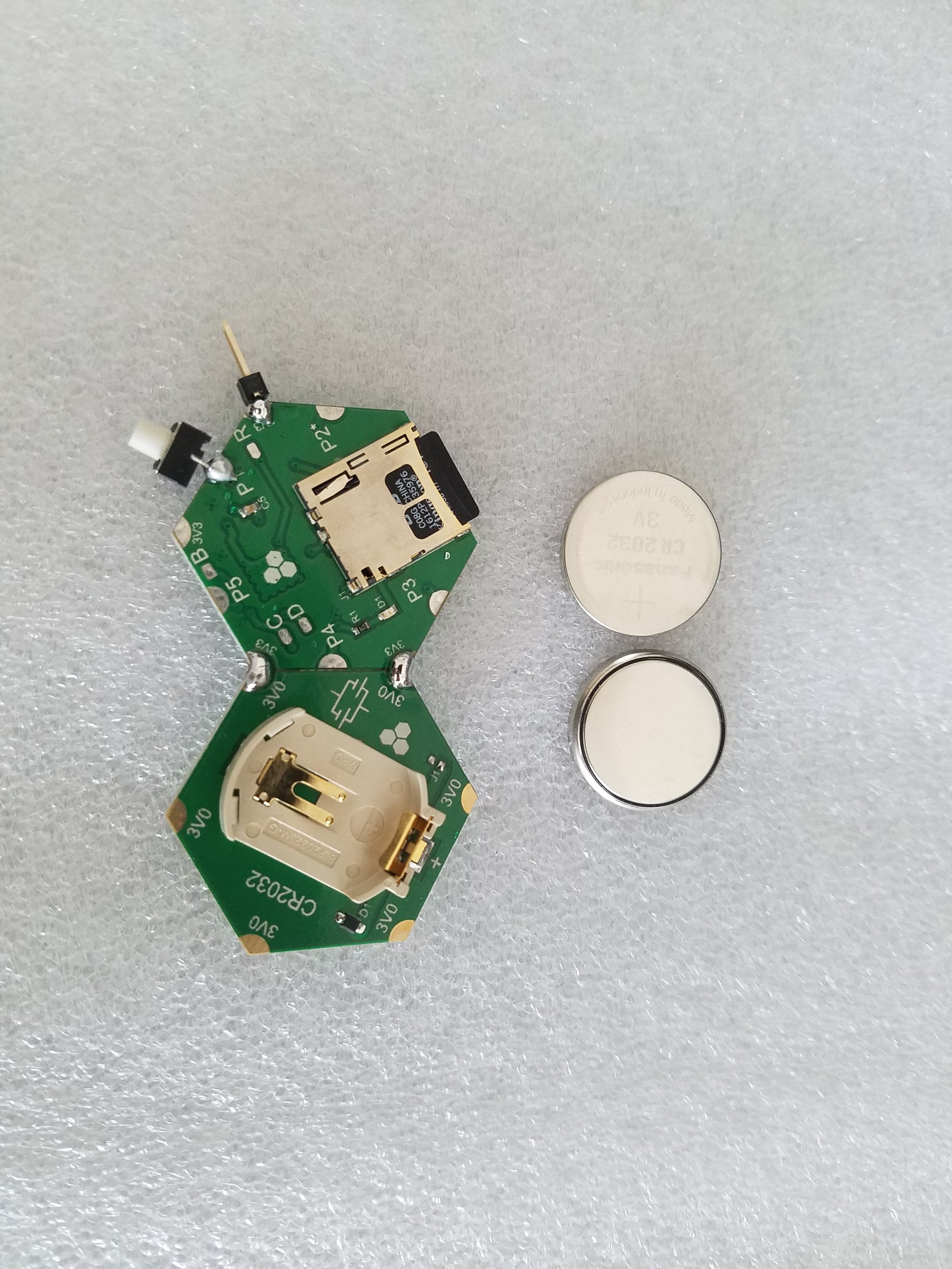 CR2032 Coin-cell Battery Holder Module from Hexabitz on Tindie