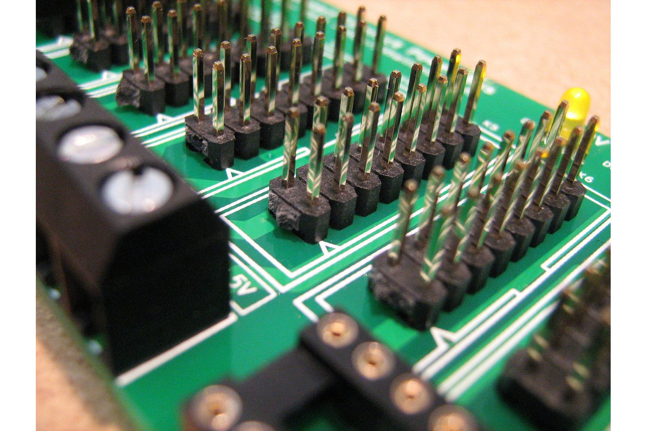 Eurorack Compact Power Bus from Electronic Things… And Stuff on Tindie