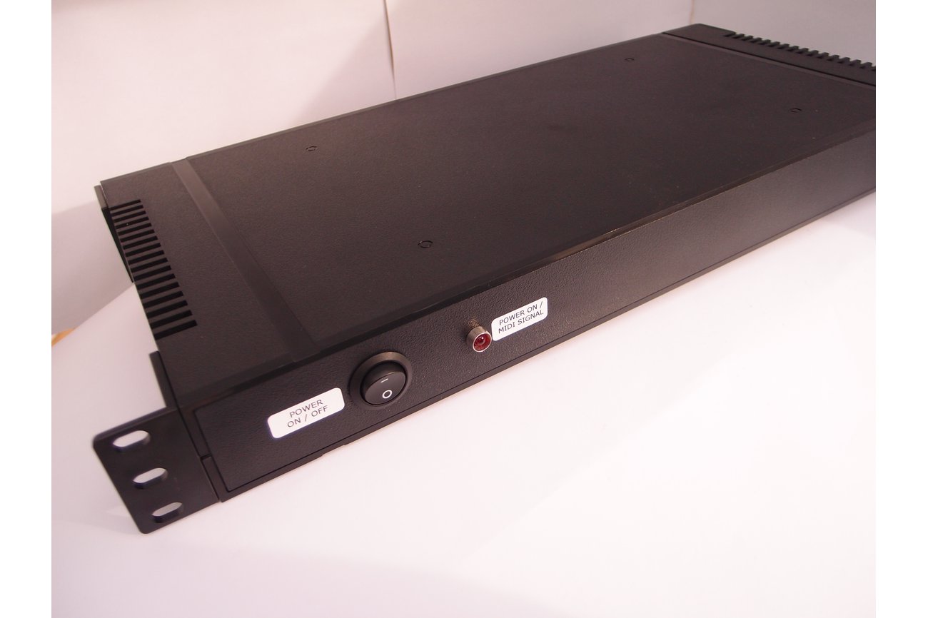 8 Way MIDI Thru/Splitter in 1U 19" Rack Enclosure from Electronic Gear ...