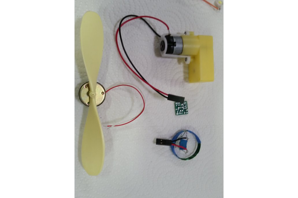 Wireless power hobby and learning kit from Electromechreation on Tindie
